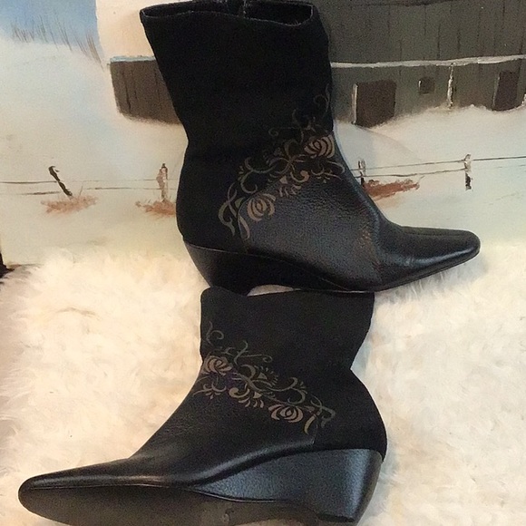 PAZZO | Shoes | Scrolled Leather Bootie Sz 8 | Poshmark